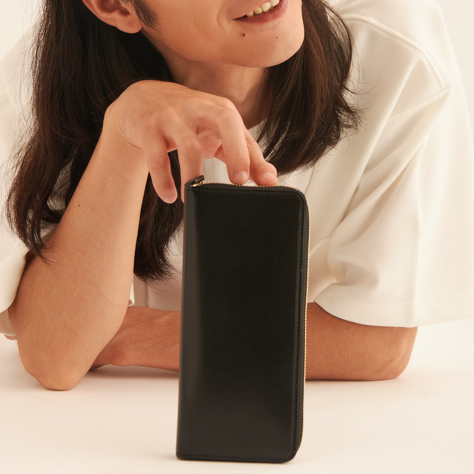 ＜CYPRIS＞ Cirasagi Leather 蜂巢拉鏈長夾 / 黑色 | テーーマ teema